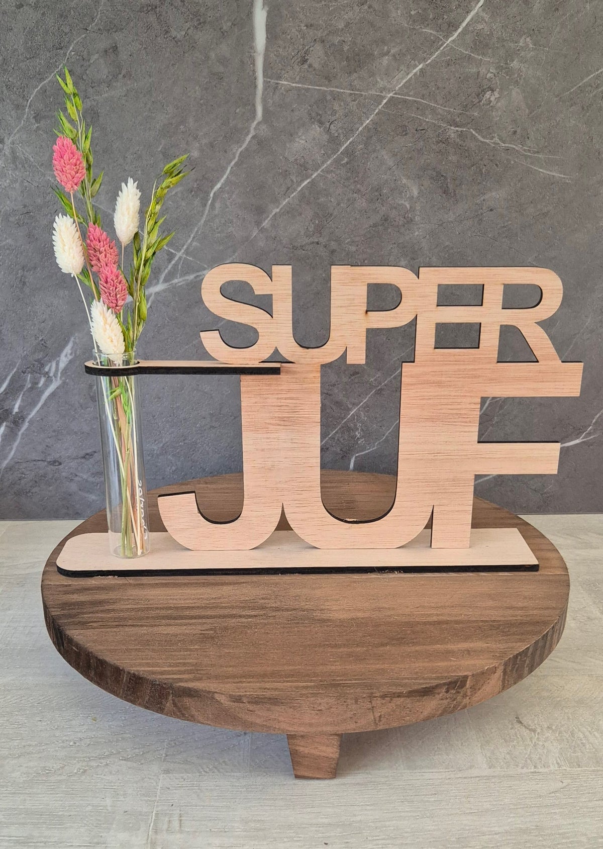 Super juf met proefbuis – Het Laserhoekje